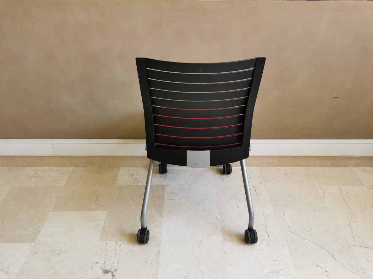Chaise pliante please Steelcase tissus roulette - Source Annonces