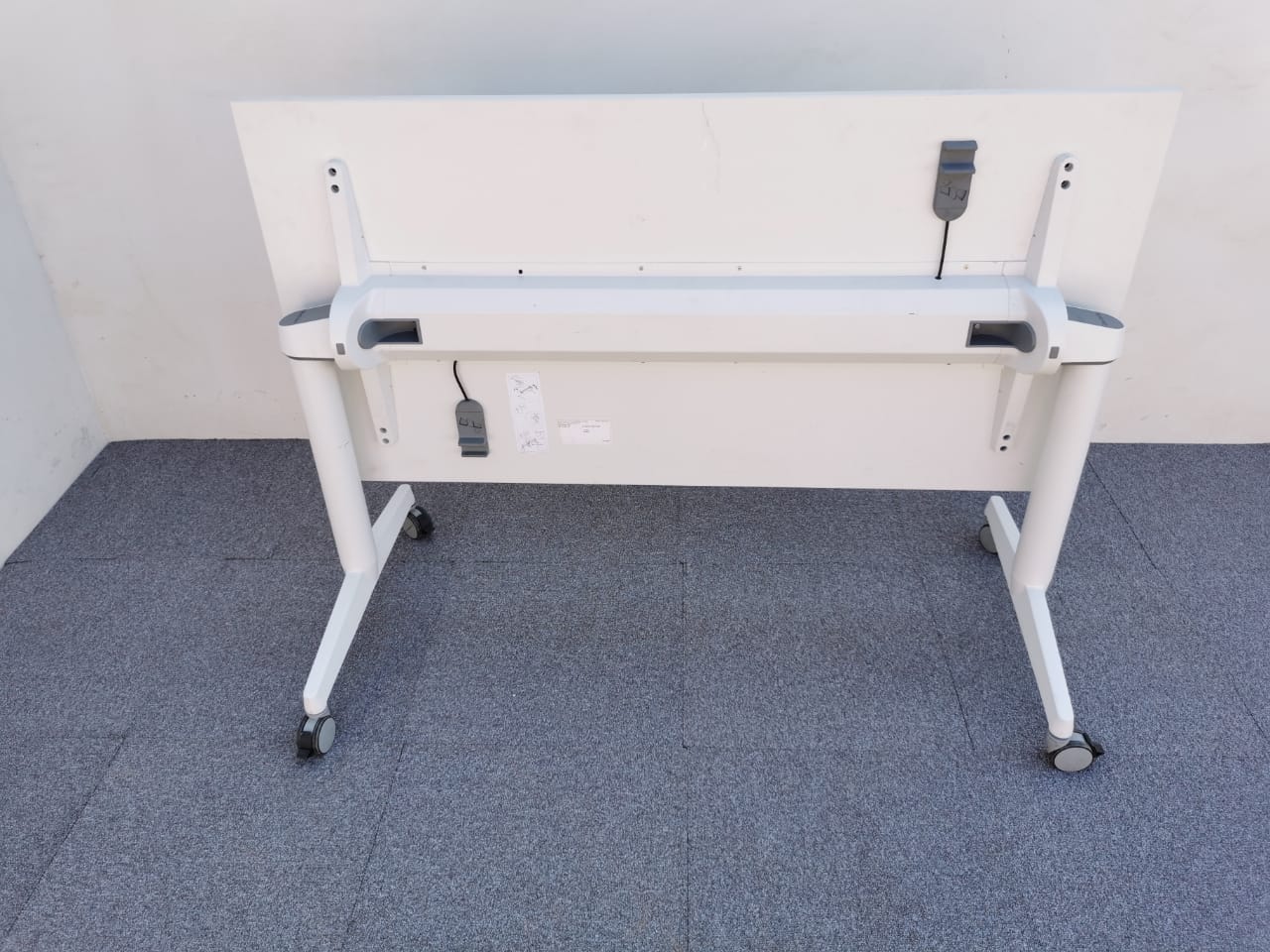 Table pliante By Steelcase Flip Top Twin roulette 140x90cm - Source ...